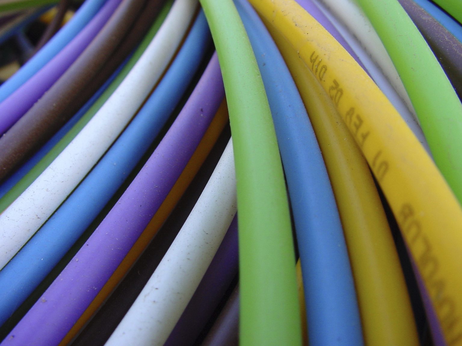 Polyurethane Cable Application Tips - Galaxy Wire & Cable, Inc.